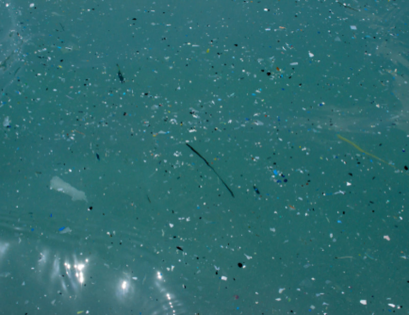 Comment limiter, à son échelle, la pollution aux microplastiques